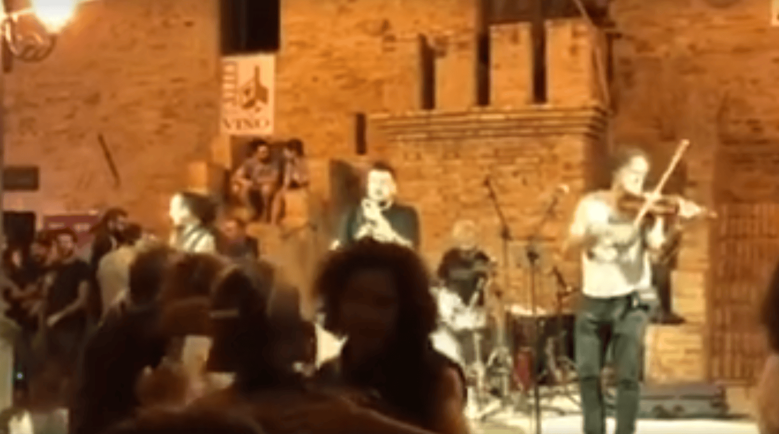 Controguerra, sulle note di “Bella Ciao” scoppia la rissa al concerto ...