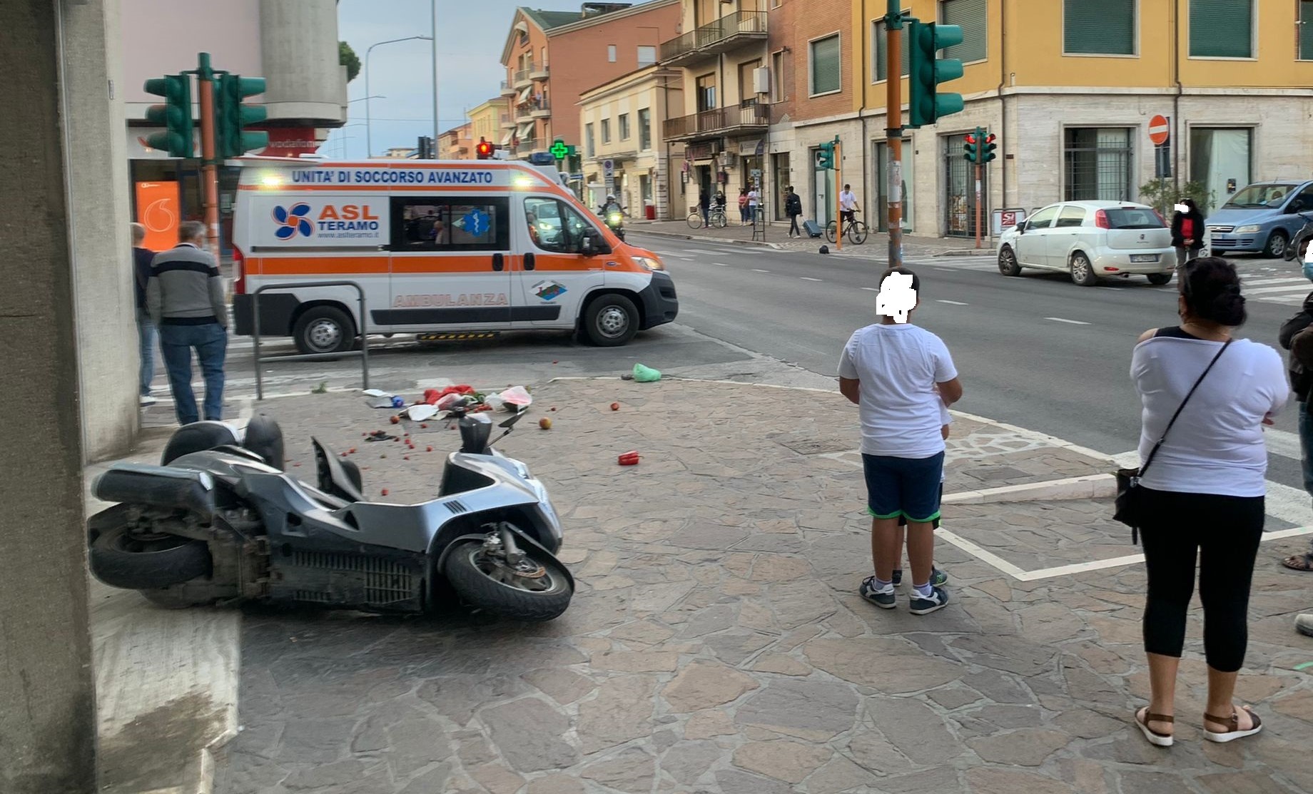 Giulianova Incidente Con Lo Scooter Lungo La Statale Finisce In Giulianova Incidente Con Lo Scooter Lungo La Statale Finisce In