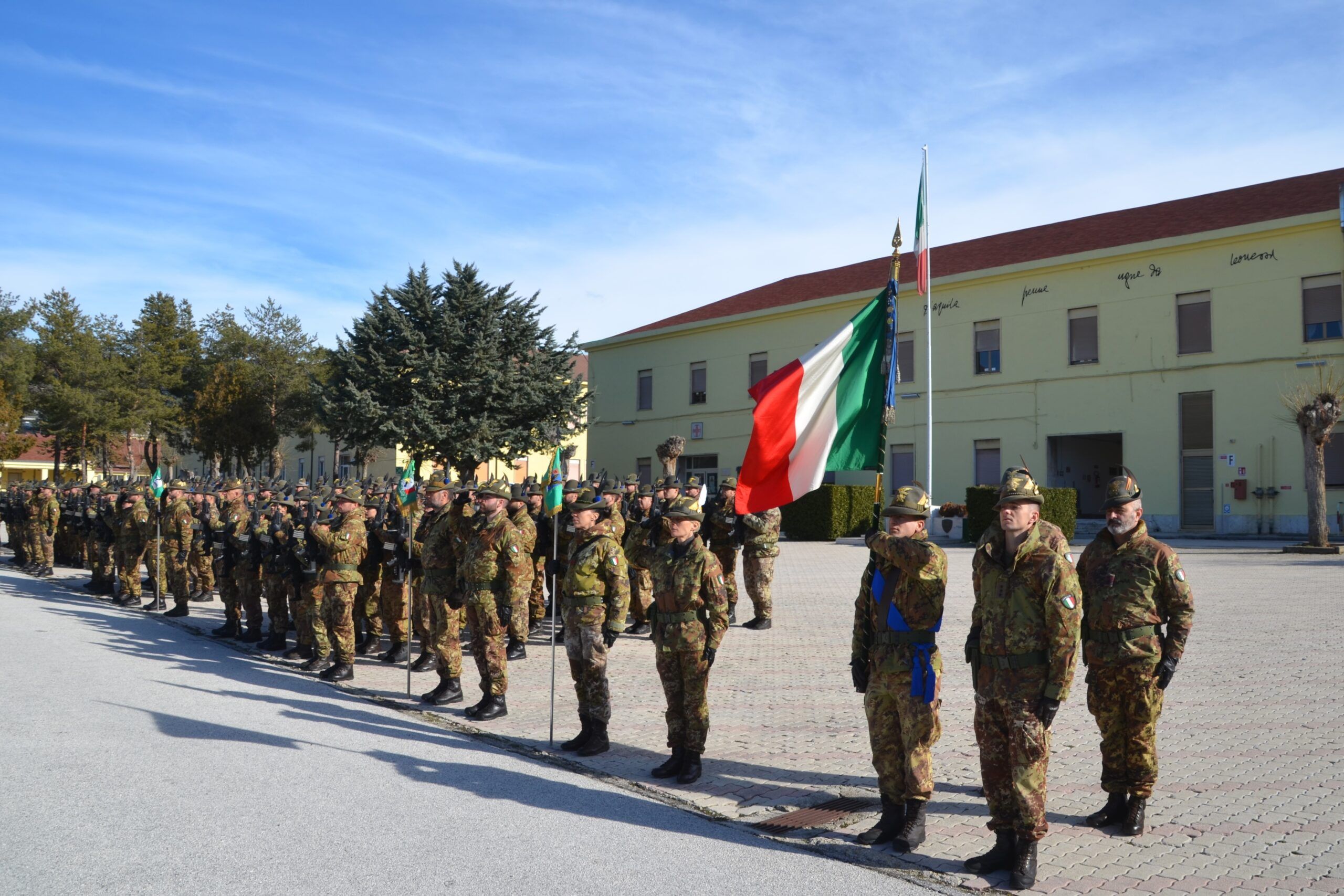 L'Aquila, gli alpini abruzzesi partono per la missione in Kosovo ...