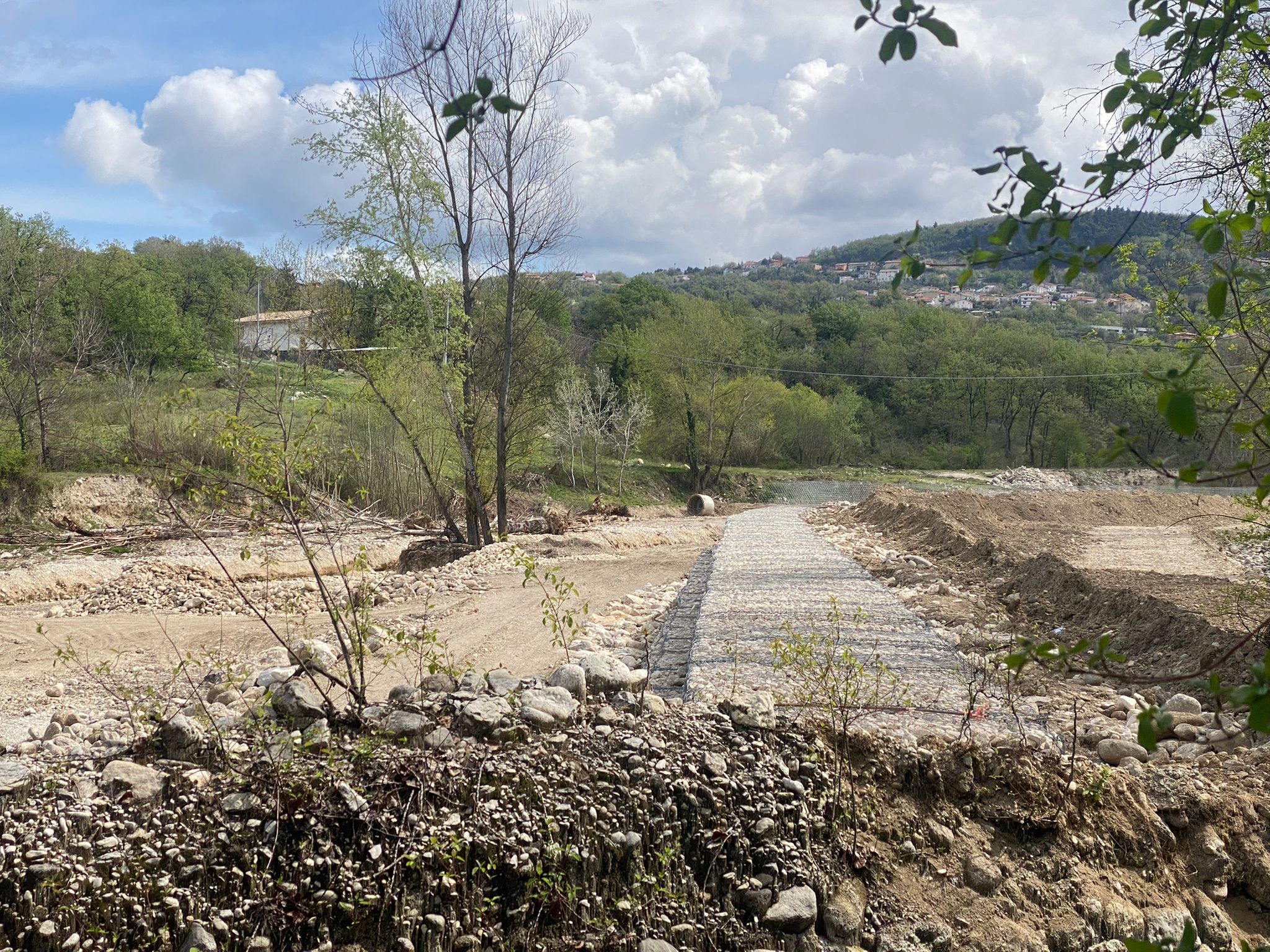Il parco Lavino di Scafa "sventrato" dalle ruspe: la denuncia delle ...