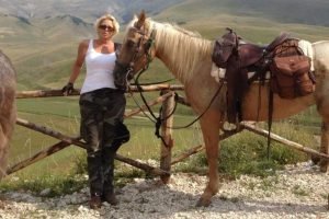 Ela Weber, ricordate la bella sellerona? Oggi ha abbandonato tacchi e ...