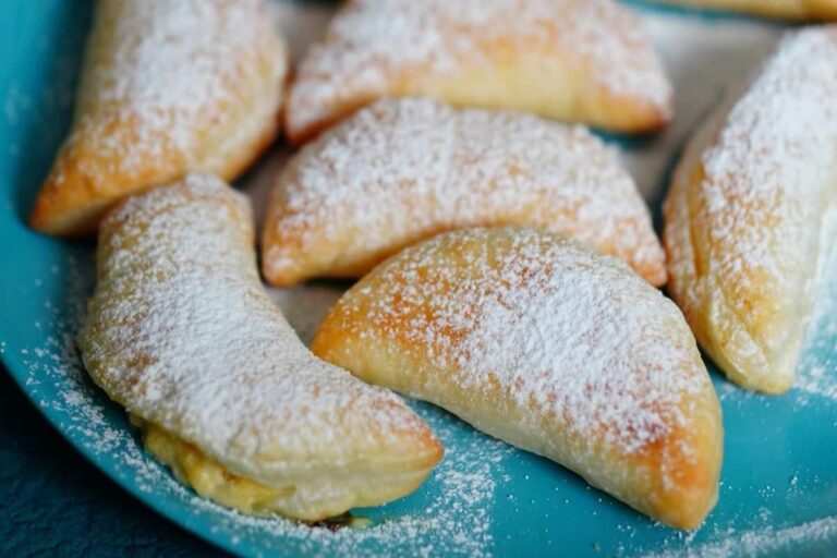 In Abruzzo li chiamano caggionetti e sono dolci fritti deliziosi ...